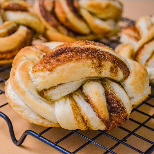 Cinnamon rolls | ซินนาม่อนโรล | LINE SHOPPING