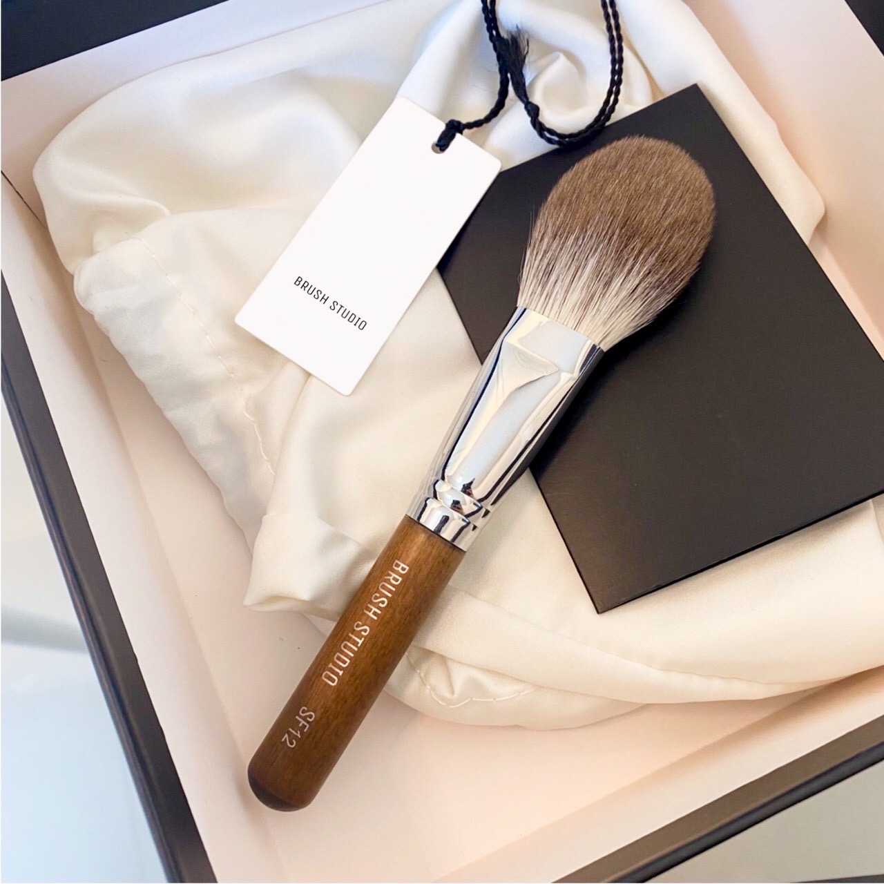 BRUSH STUDIO SF12 Silver Fox Powder Brush แปรงแป้งเอนกประสงค์ขนจิ้งจอก ...