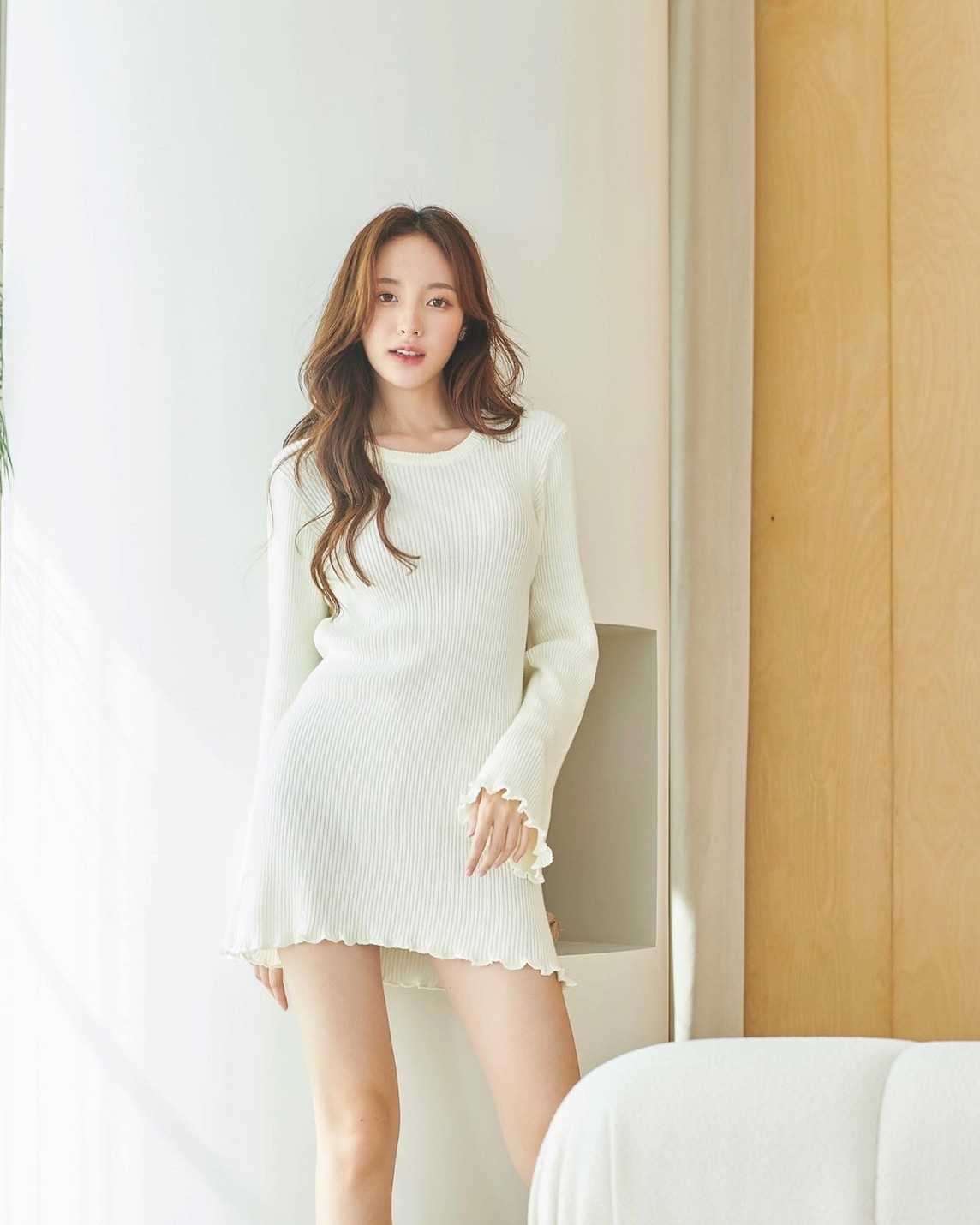 Lili Bell Sleeve Dress | LINE SHOPPING