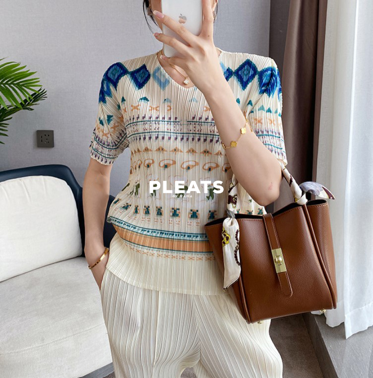 PLEATS BY MAMA | LINE SHOPPING
