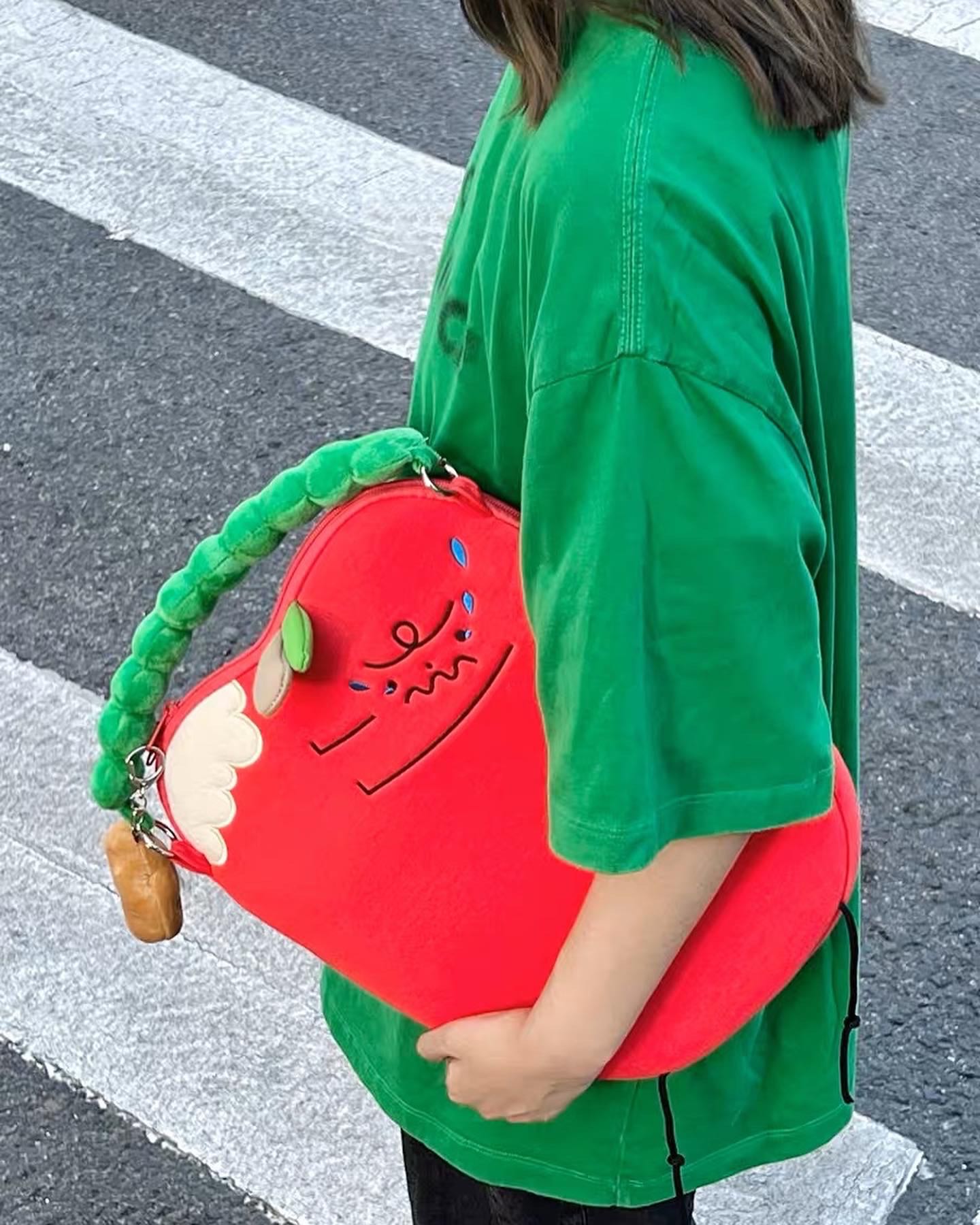 🛒Pre-order apple bag 🍎 | LINE SHOPPING