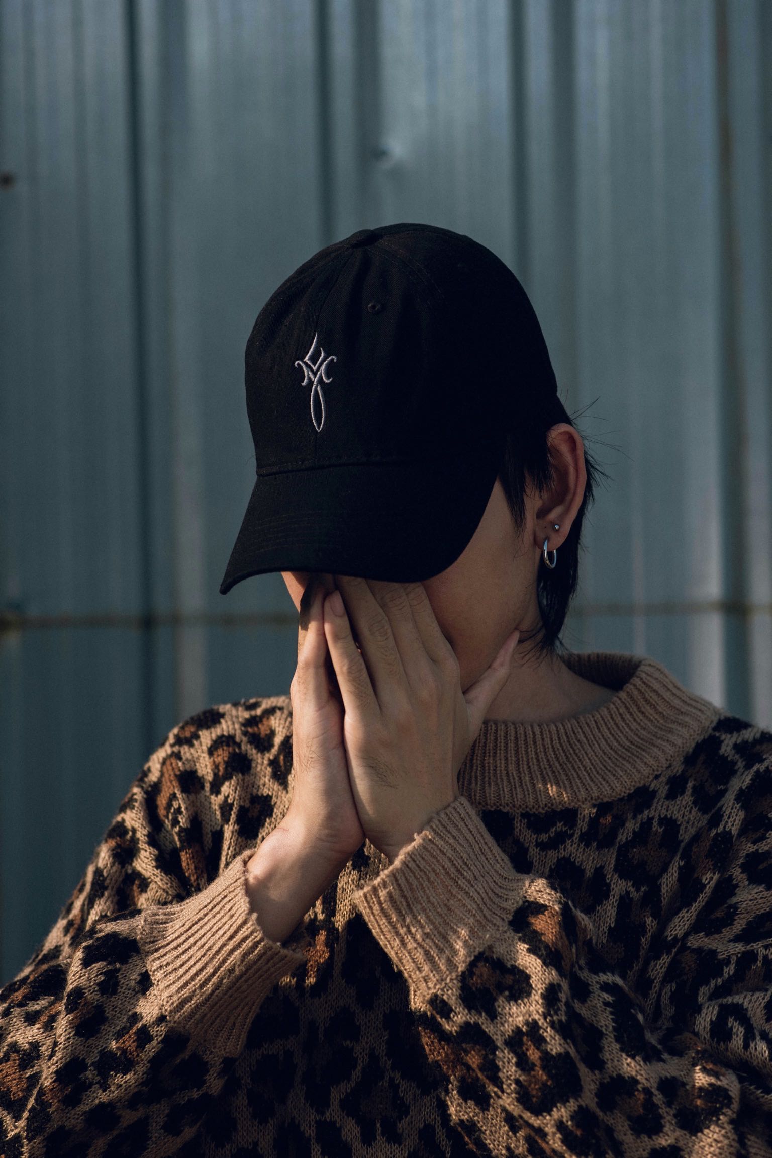 LUCIAN MOON | LINE SHOPPING