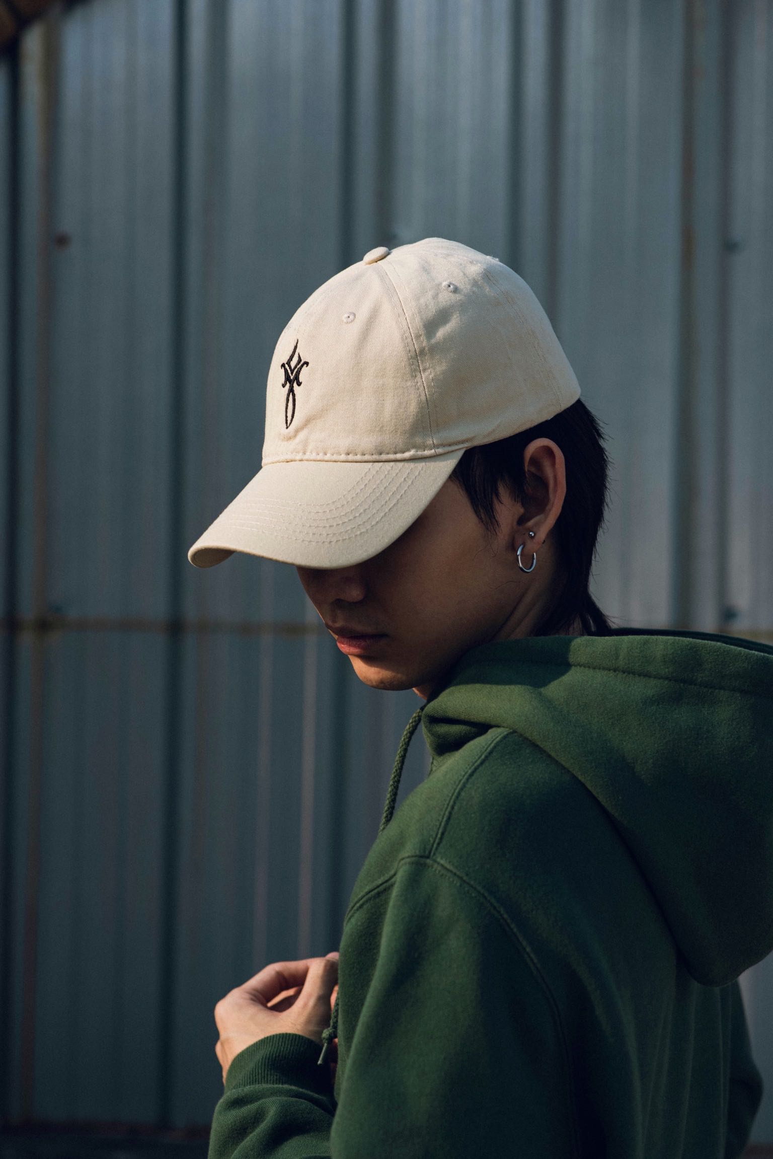 LUCIAN MOON | LINE SHOPPING