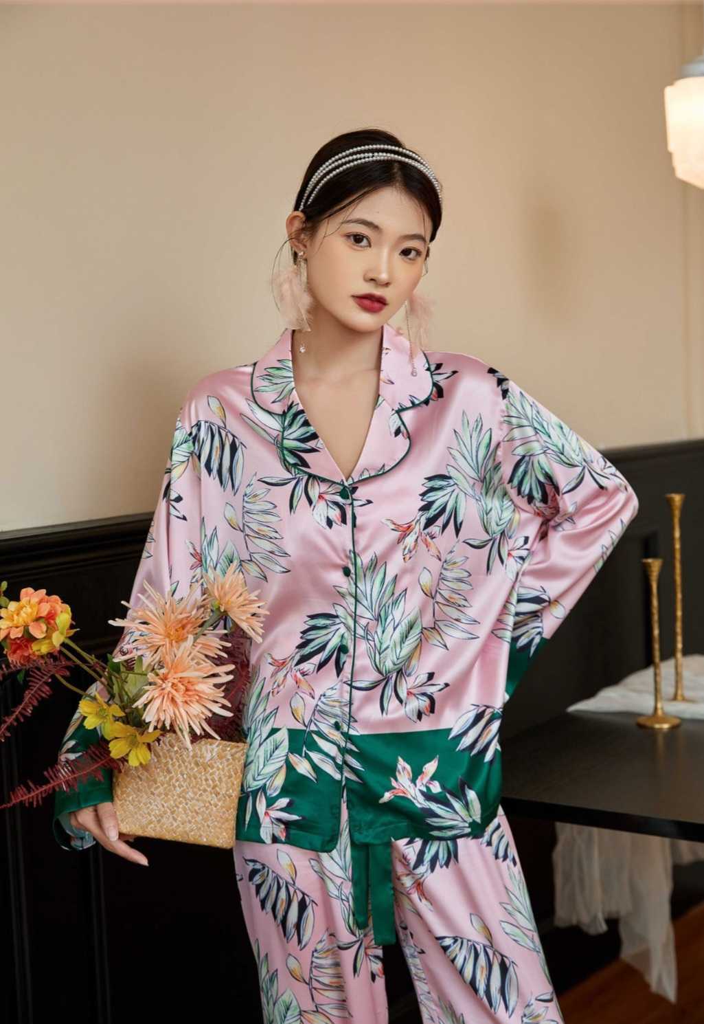 Pink lily pajamas | LINE SHOPPING