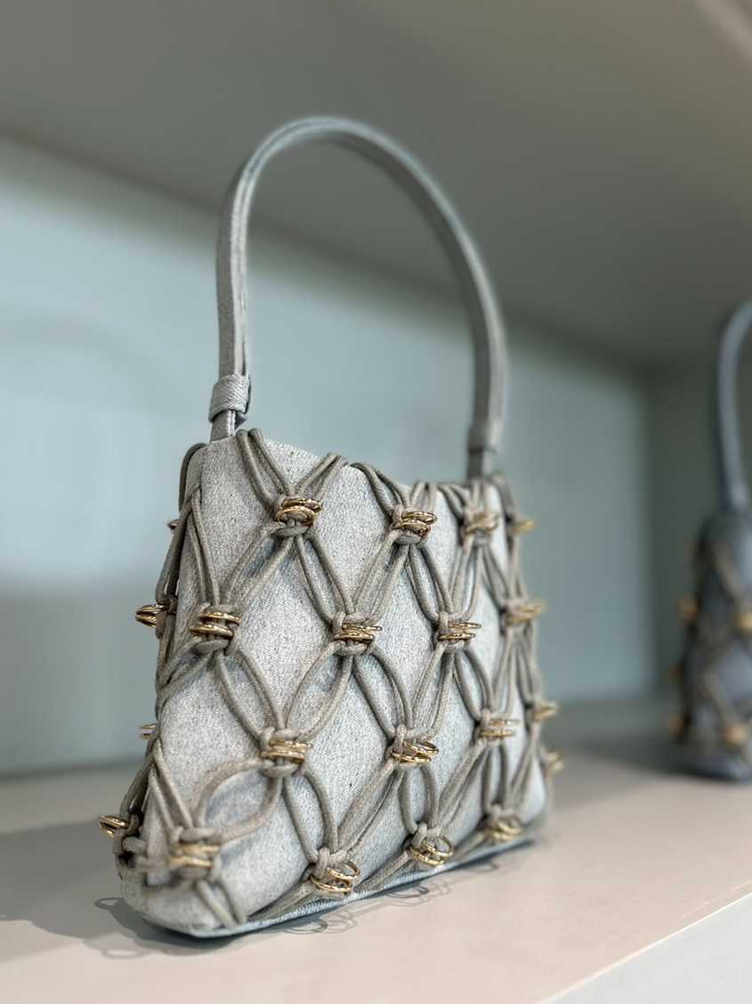 PIPATCHARA | LINE SHOPPING