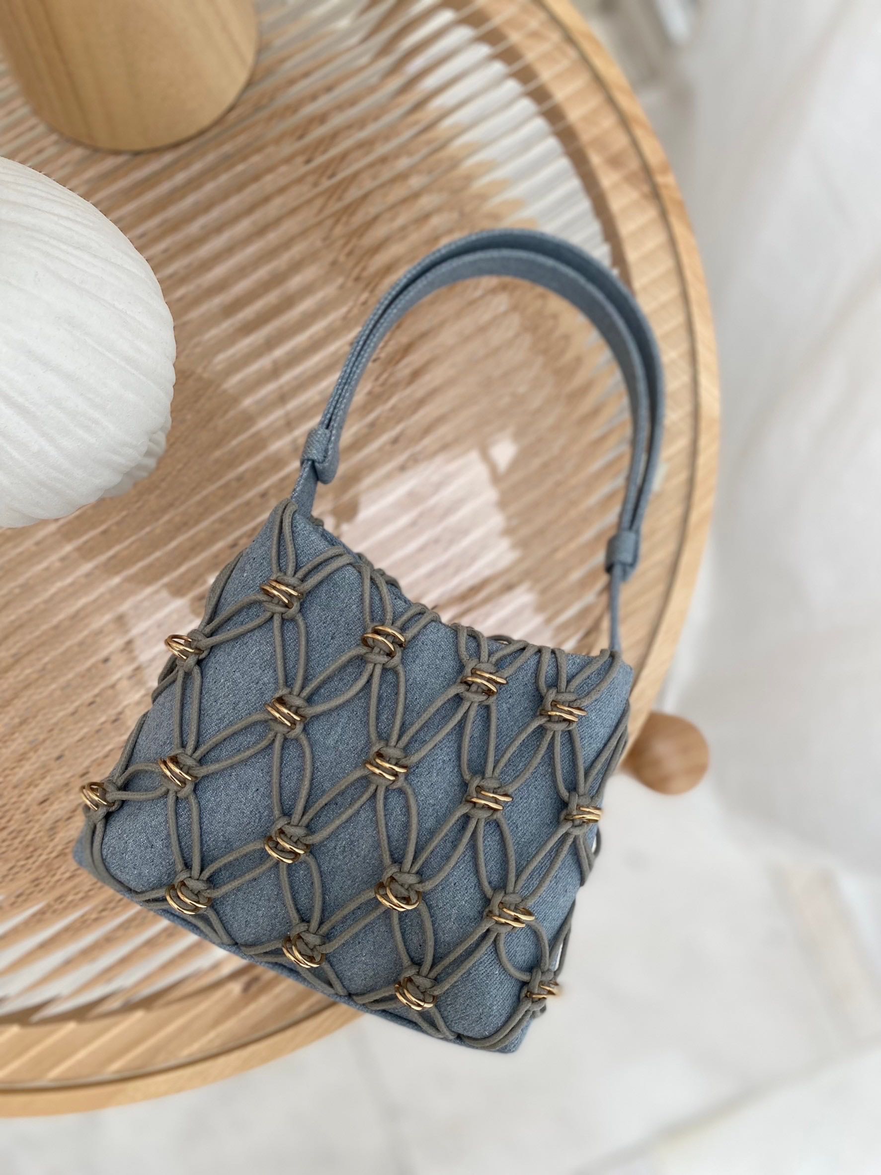 PIPATCHARA | LINE SHOPPING