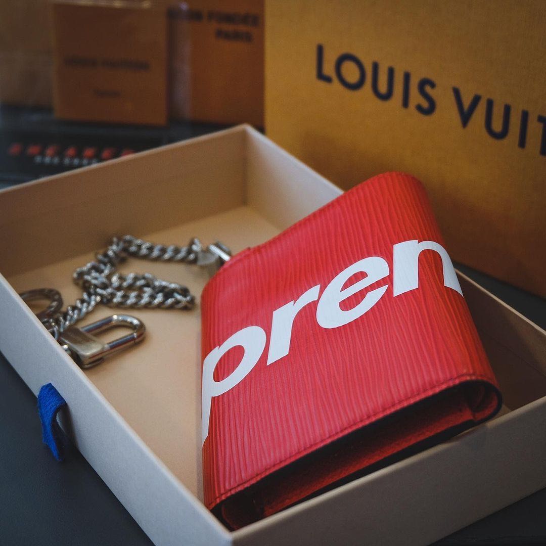 Louis Vuitton x Supreme Chain Wallet Epi Red | LINE SHOPPING