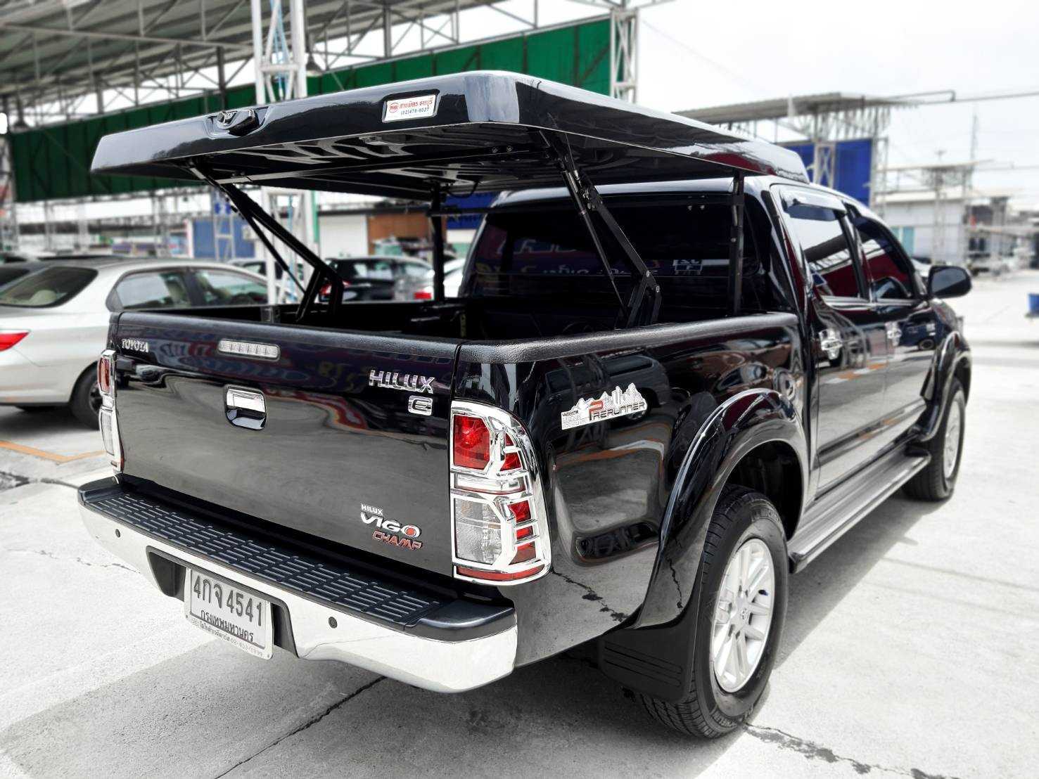 Toyota Vigo D-Cab 2.5E Prerunner Vnt ปี 2015 M/T | LINE SHOPPING