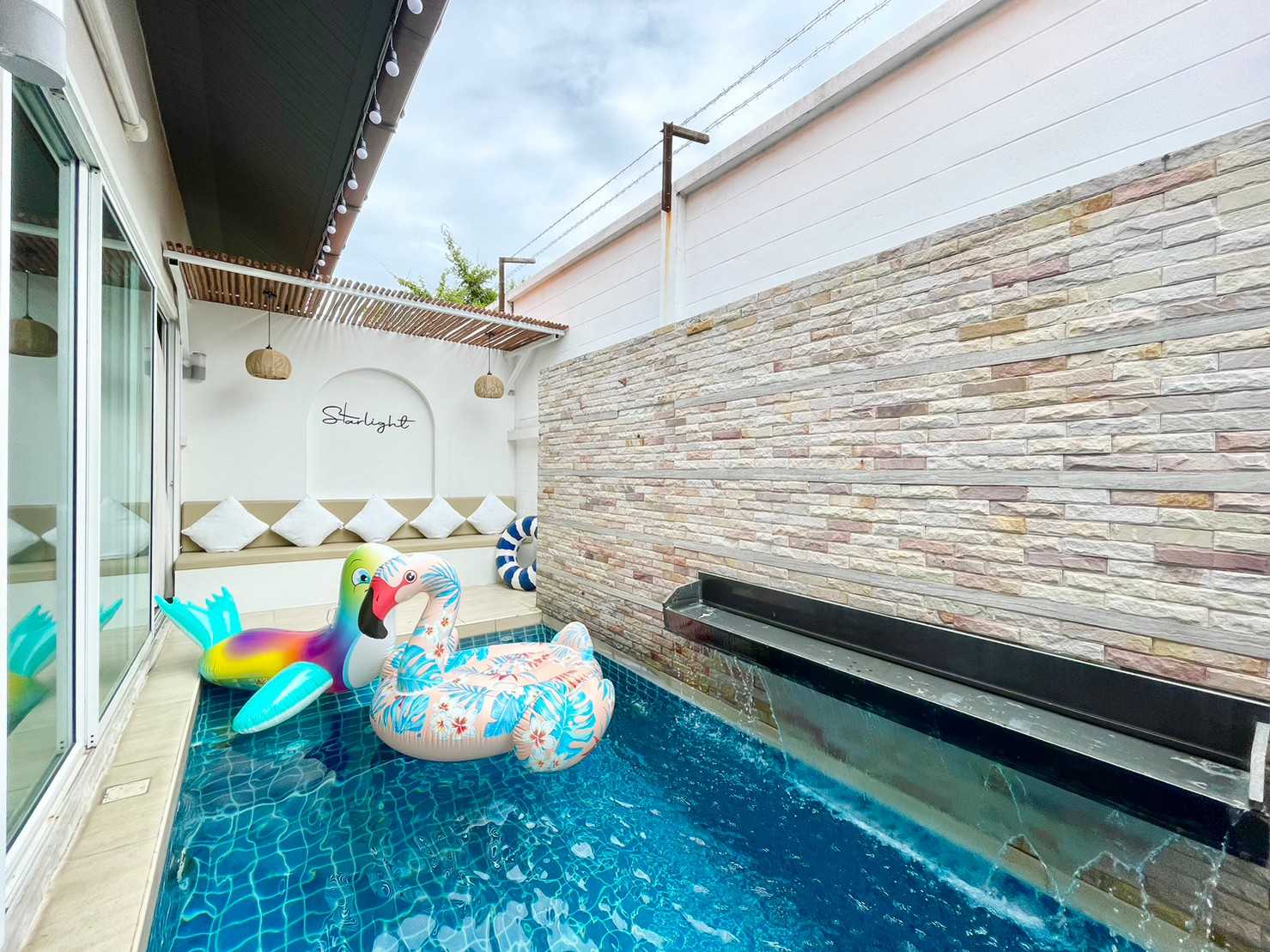 Starlight Pool Villa พัทยา ชลบุรี | LINE SHOPPING