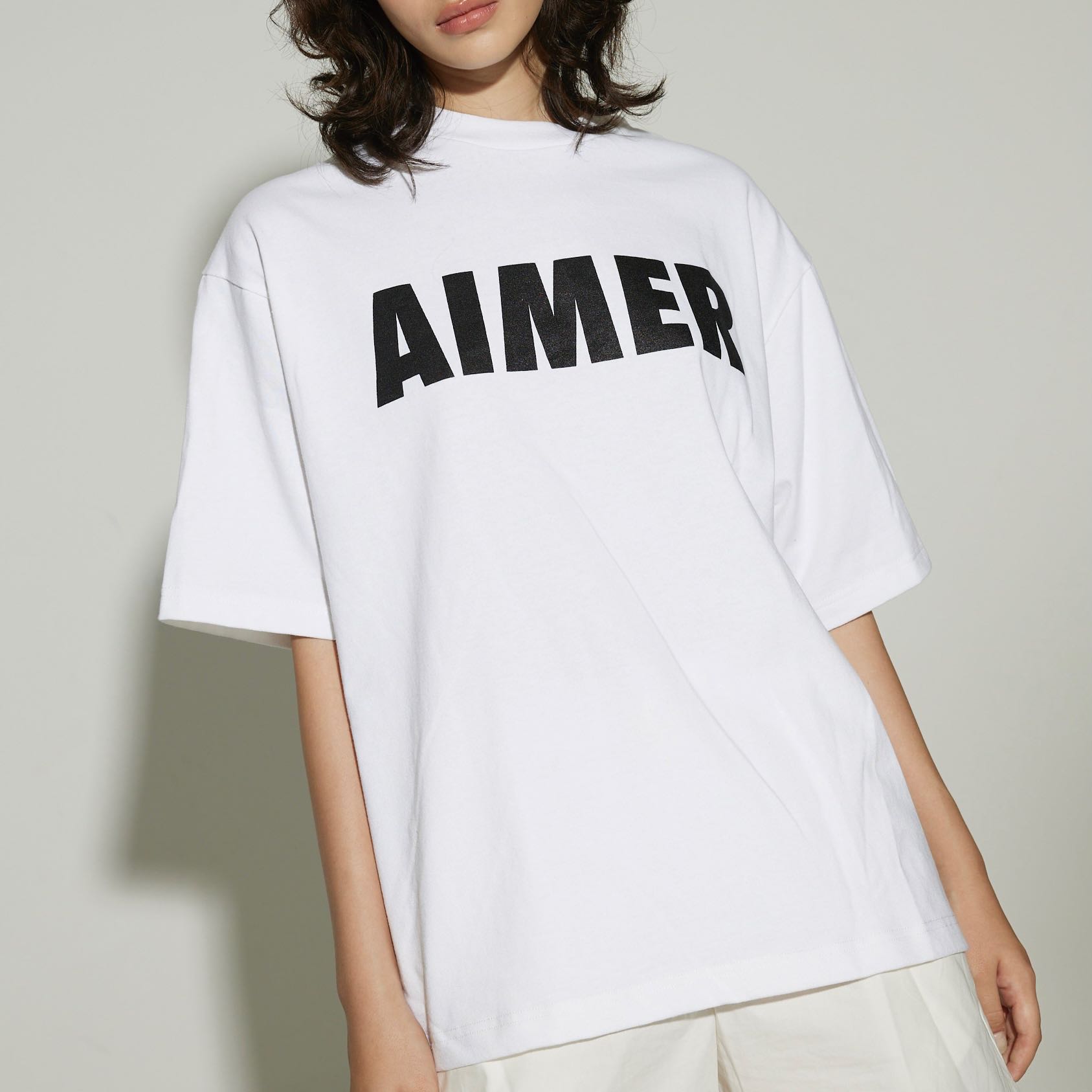 AIMER Logo Tee in White | LINE SHOPPING