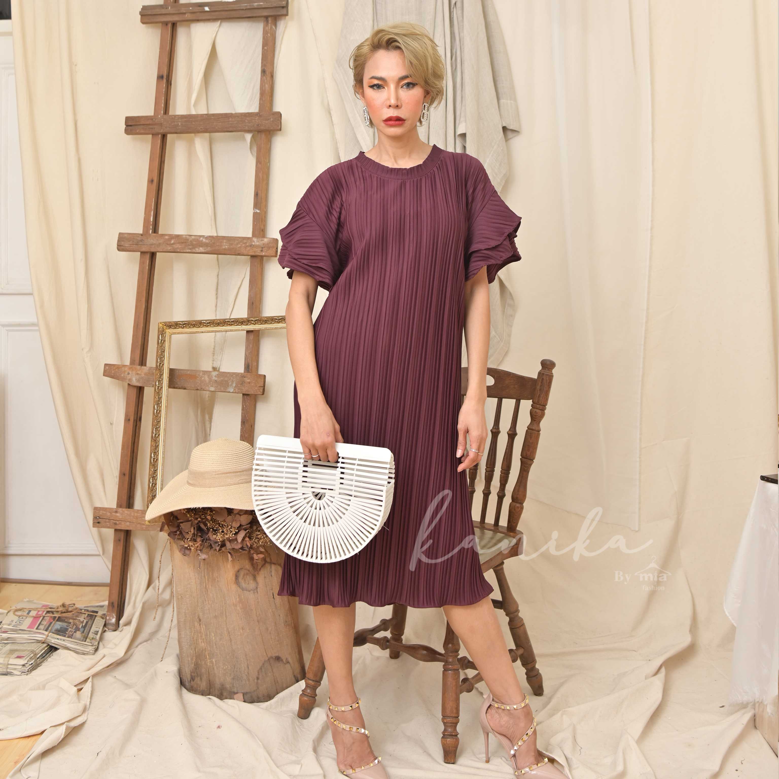 KM0003 เดรสอัดพลีทแขนพวง | LINE SHOPPING