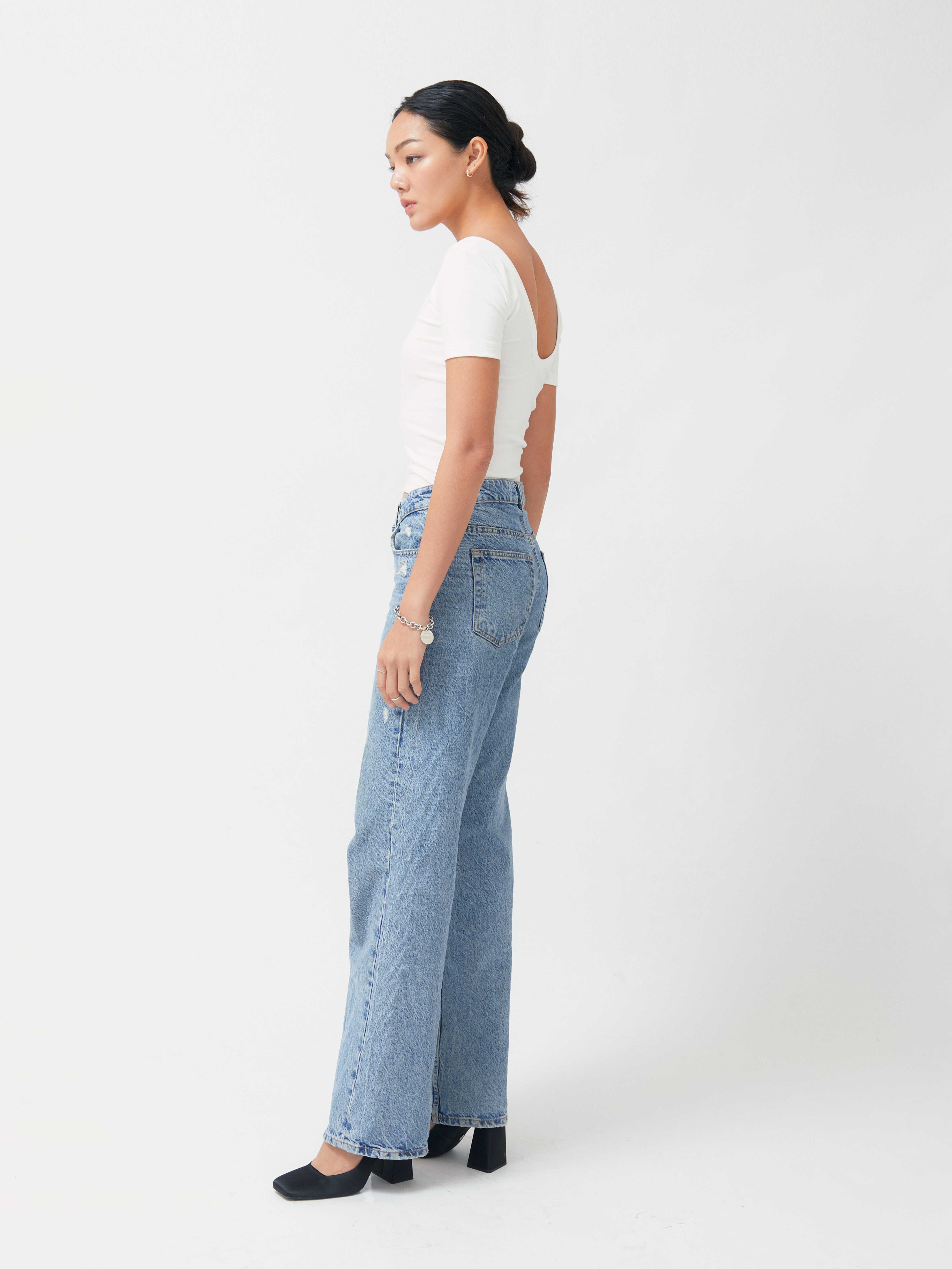 Wide round neck t-shirt (White) | LINE SHOPPING