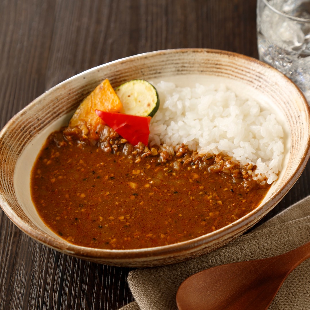 〈炭火焼肉たむら〉新感覚のスパイスカレー
